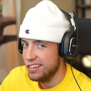 Flyy Fortnite Coaching and Lessons | ProGuides